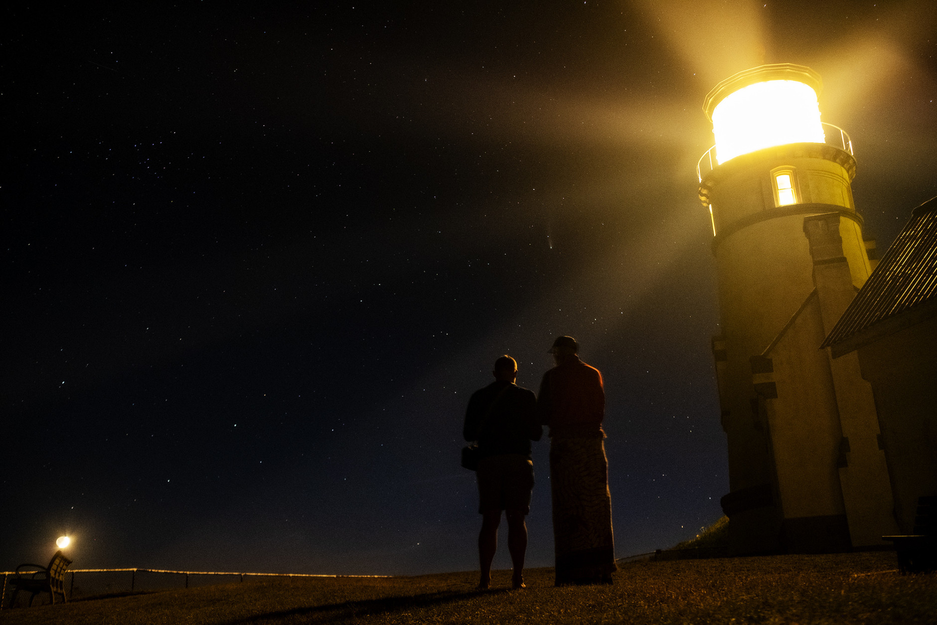 Moonset, Comet rise | A day A Photo